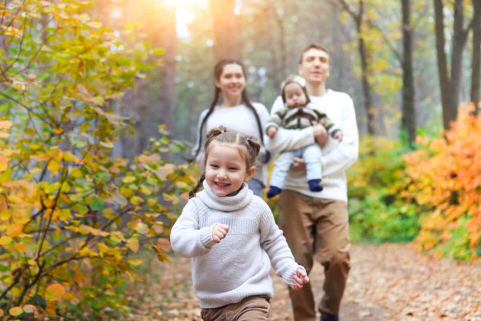 12+ Great Fall Family Pictures Outfit Ideas - The (mostly) Simple Life
